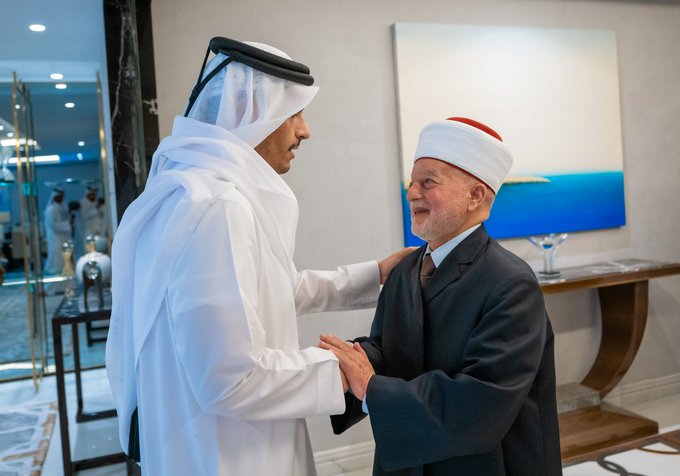 Cheikh Muhammad Hussein et le Ministre des affaires étrangères du Qatar ...